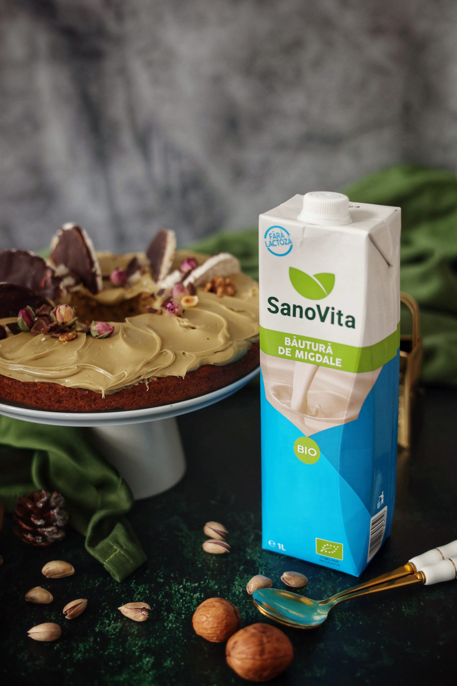Prajitura cu crema de fistic de post. Reteta vegana - SanoVita